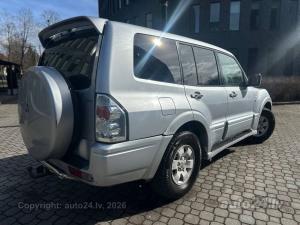 Pelēks Mitsubishi Pajero 2007 Tallina, ar dzinēja tilpumu 3.20 L un nobraukumu 345 tūkst. km par 3999 €, foto 5 vietnē AUTOMOTO.COM.LV
