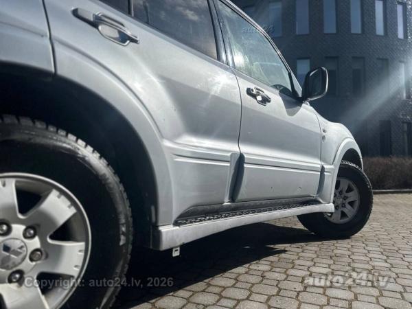 Grey Mitsubishi Pajero 2007 in Tallinn, with an engine capacity of 3.20 L and mileage of 345 thousand km for 3999 €, photo 5 on AUTOMOTO.COM.LV