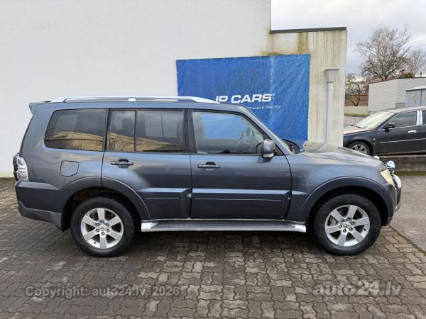 Pelēks Mitsubishi Pajero 2007 Tallina, ar dzinēja tilpumu 3.20 L un nobraukumu 125 tūkst. km par 14500 €, foto 4 vietnē AUTOMOTO.COM.LV