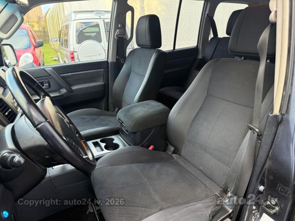 Pelēks Mitsubishi Pajero 2007 Tallina, ar dzinēja tilpumu 3.20 L un nobraukumu 125 tūkst. km par 14500 €, foto 6 vietnē AUTOMOTO.COM.LV