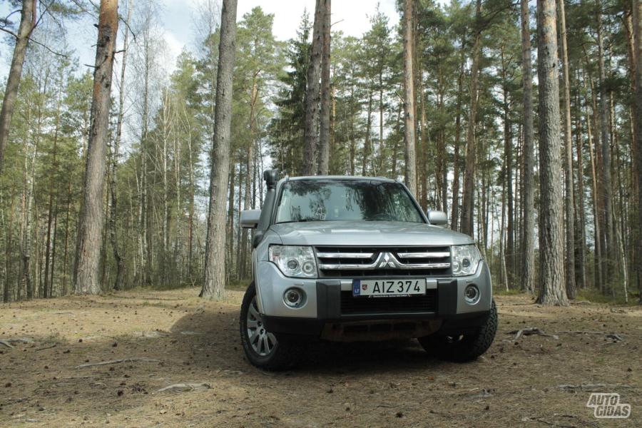 Pelēks Mitsubishi Pajero 2007 Viļņa, ar dzinēja tilpumu 3.20 L un nobraukumu 287 tūkst. km par 6700 €, foto 3 vietnē AUTOMOTO.COM.LV