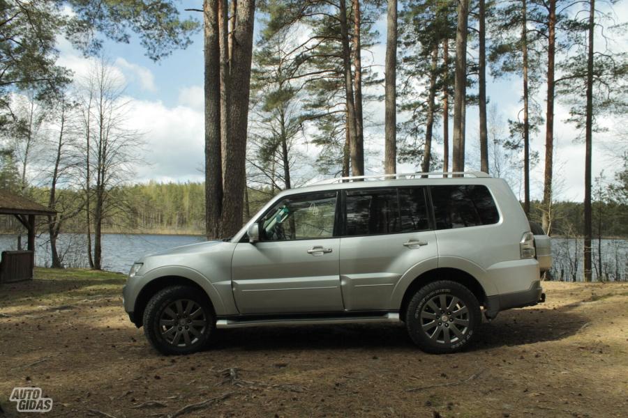 Pelēks Mitsubishi Pajero 2007 Viļņa, ar dzinēja tilpumu 3.20 L un nobraukumu 287 tūkst. km par 6700 €, foto 5 vietnē AUTOMOTO.COM.LV