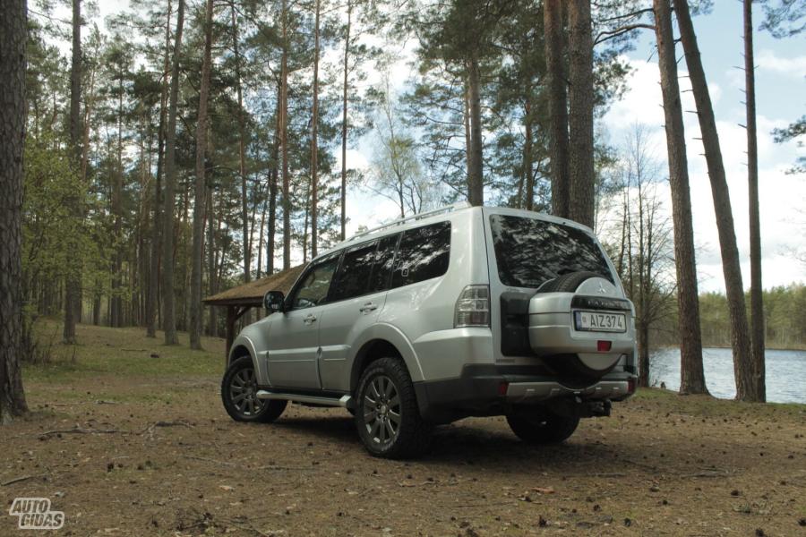 Pelēks Mitsubishi Pajero 2007 Viļņa, ar dzinēja tilpumu 3.20 L un nobraukumu 287 tūkst. km par 6700 €, foto 6 vietnē AUTOMOTO.COM.LV