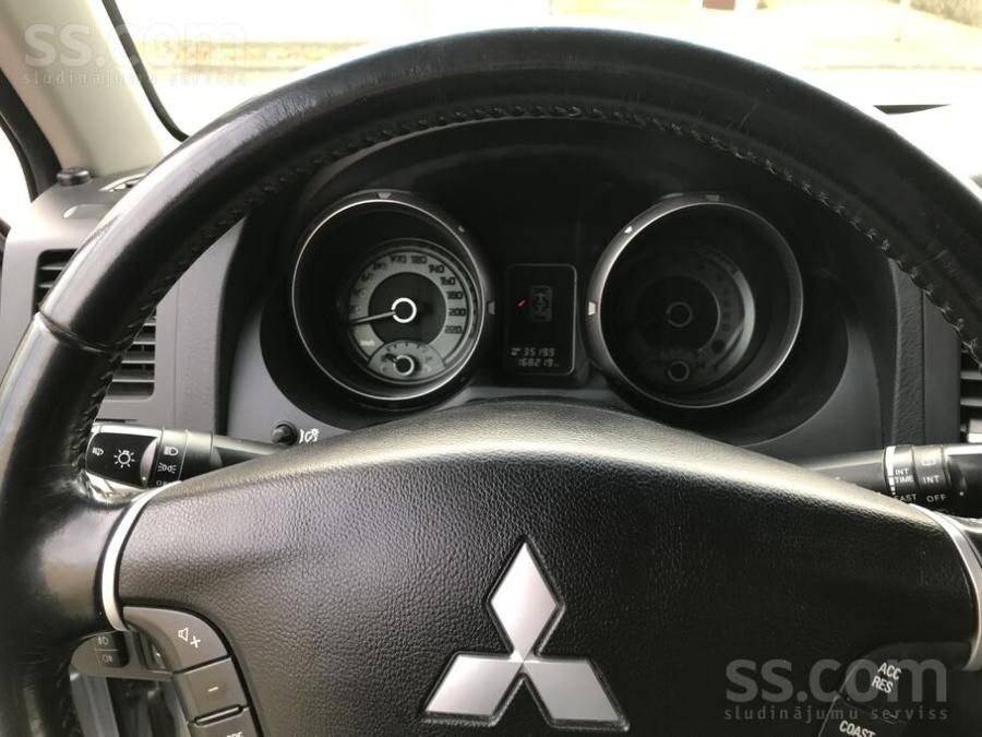 Pelēks Mitsubishi Pajero 2007 Ventspils, ar dzinēja tilpumu 3.20 L un nobraukumu 168 tūkst. km par 8000 €, foto 4 vietnē AUTOMOTO.COM.LV