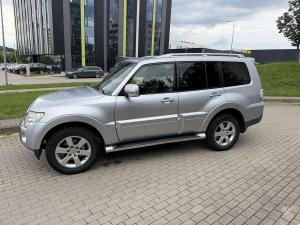 Pelēks Mitsubishi Pajero 2007 Viļņa, ar dzinēja tilpumu 3.20 L un nobraukumu 200 tūkst. km par 6500 €, foto 3 vietnē AUTOMOTO.COM.LV