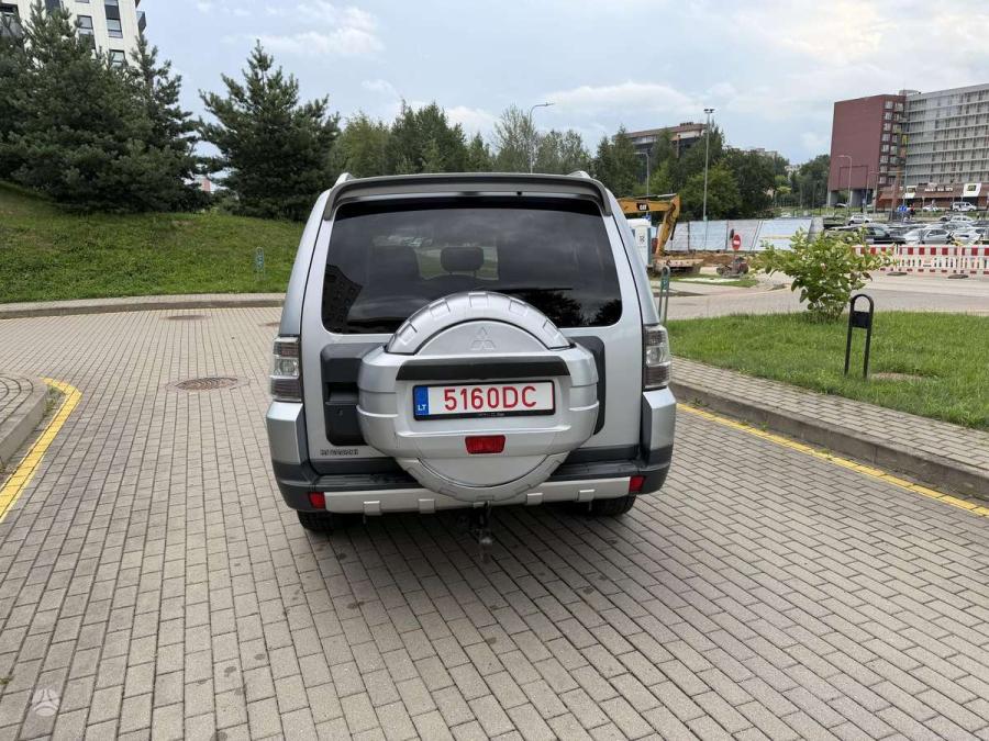 Pelēks Mitsubishi Pajero 2007 Viļņa, ar dzinēja tilpumu 3.20 L un nobraukumu 200 tūkst. km par 6500 €, foto 5 vietnē AUTOMOTO.COM.LV