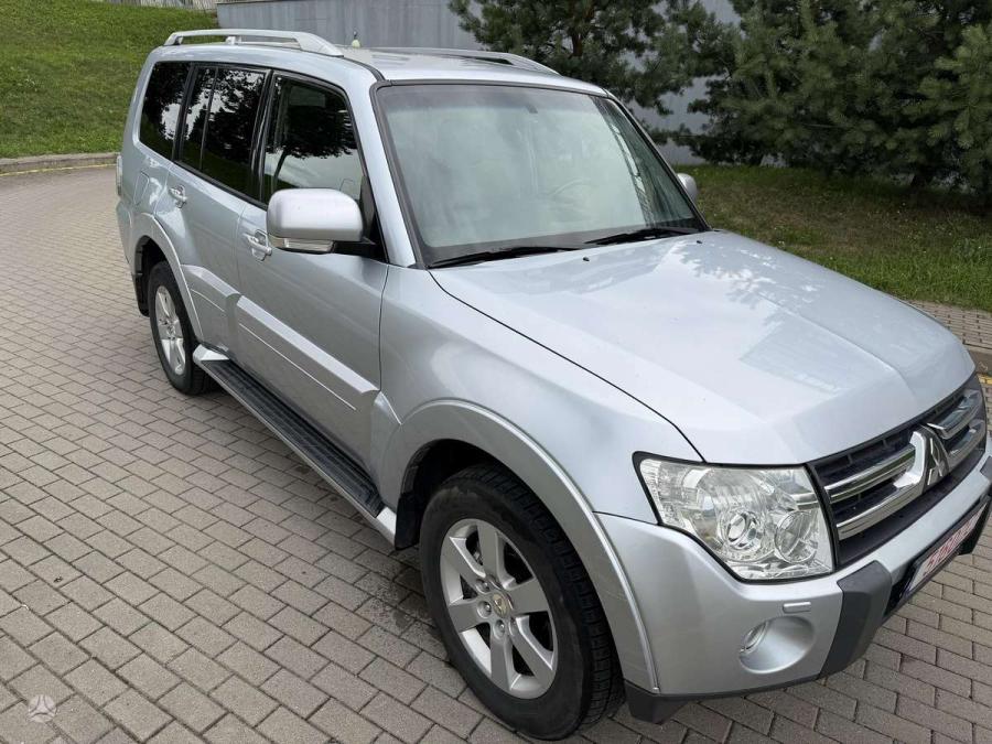 Pelēks Mitsubishi Pajero 2007 Viļņa, ar dzinēja tilpumu 3.20 L un nobraukumu 200 tūkst. km par 6500 €, foto 9 vietnē AUTOMOTO.COM.LV