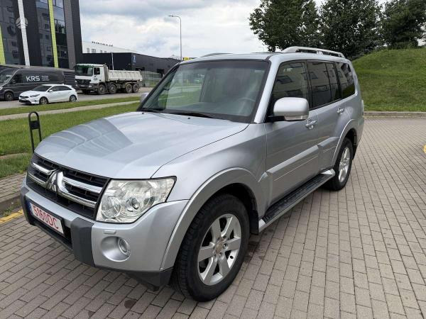 Pelēks Mitsubishi Pajero 2007 Viļņa, ar dzinēja tilpumu 3.20 L un nobraukumu 200 tūkst. km par 6500 €, foto 9 vietnē AUTOMOTO.COM.LV