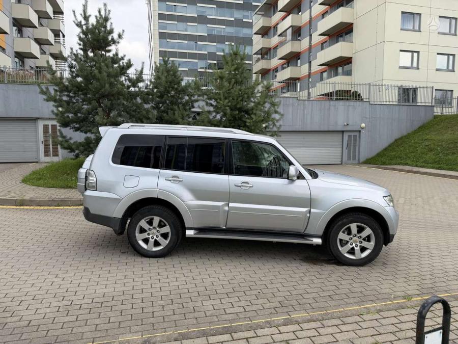 Pelēks Mitsubishi Pajero 2007 Viļņa, ar dzinēja tilpumu 3.20 L un nobraukumu 200 tūkst. km par 6500 €, foto 11 vietnē AUTOMOTO.COM.LV