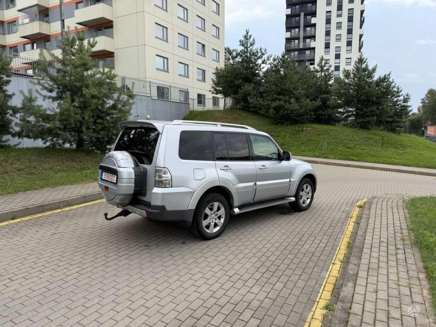 Pelēks Mitsubishi Pajero 2007 Viļņa, ar dzinēja tilpumu 3.20 L un nobraukumu 200 tūkst. km par 6500 €, foto 12 vietnē AUTOMOTO.COM.LV