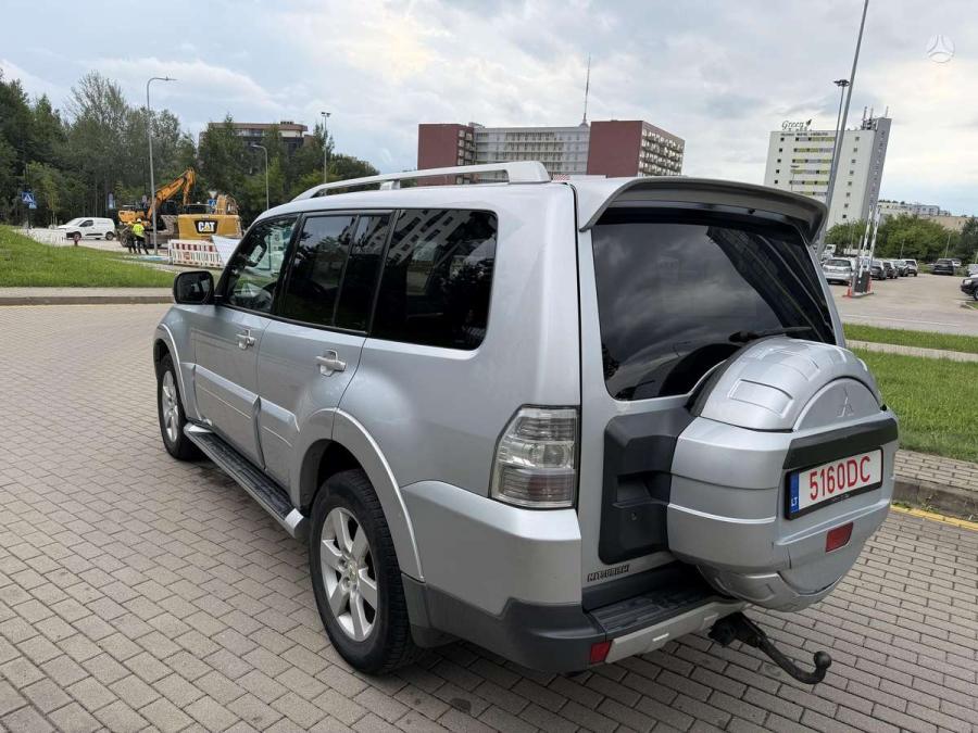 Pelēks Mitsubishi Pajero 2007 Viļņa, ar dzinēja tilpumu 3.20 L un nobraukumu 200 tūkst. km par 6500 €, foto 13 vietnē AUTOMOTO.COM.LV