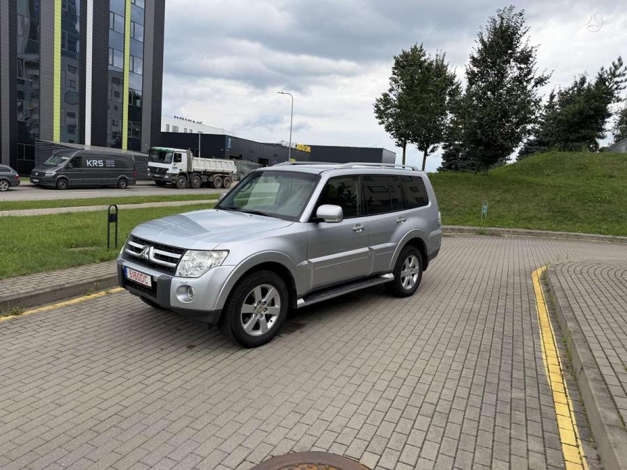 Pelēks Mitsubishi Pajero 2007 Viļņa, ar dzinēja tilpumu 3.20 L un nobraukumu 200 tūkst. km par 6500 €, foto 16 vietnē AUTOMOTO.COM.LV