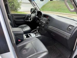 Pelēks Mitsubishi Pajero 2007 Viļņa, ar dzinēja tilpumu 3.20 L un nobraukumu 200 tūkst. km par 6500 €, foto 22 vietnē AUTOMOTO.COM.LV