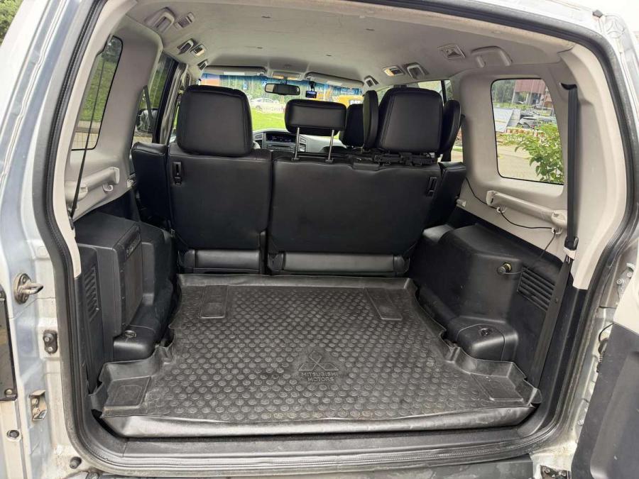 Pelēks Mitsubishi Pajero 2007 Viļņa, ar dzinēja tilpumu 3.20 L un nobraukumu 200 tūkst. km par 6500 €, foto 23 vietnē AUTOMOTO.COM.LV