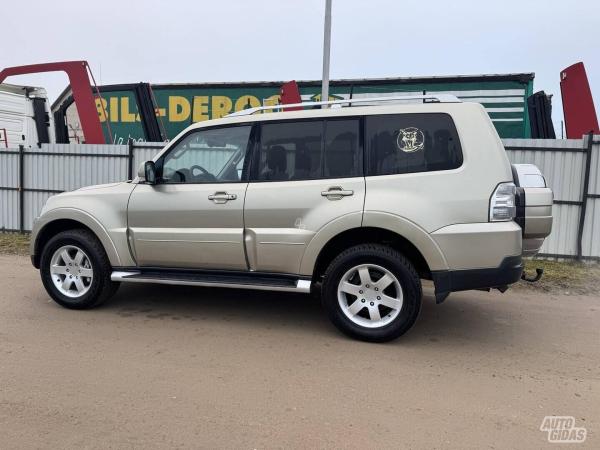 Pelēks Mitsubishi Pajero 2008 Marijampole, ar dzinēja tilpumu 3.20 L un nobraukumu 320 tūkst. km par 4950 €, foto 2 vietnē AUTOMOTO.COM.LV