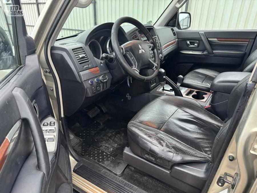 Pelēks Mitsubishi Pajero 2008 Marijampole, ar dzinēja tilpumu 3.20 L un nobraukumu 320 tūkst. km par 4950 €, foto 8 vietnē AUTOMOTO.COM.LV