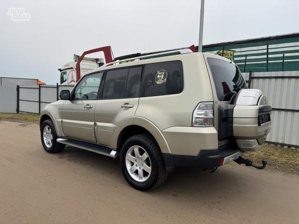 Grey Mitsubishi Pajero 2008 in Marijampole, with an engine capacity of 3.20 L and mileage of 320 thousand km for 4850 €, photo 3 on AUTOMOTO.COM.LV