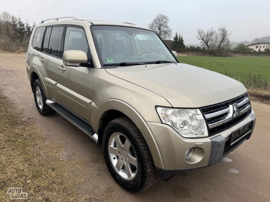 Grey Mitsubishi Pajero 2008 in Marijampole, with an engine capacity of 3.20 L and mileage of 320 thousand km for 4950 €, photo 5 on AUTOMOTO.COM.LV