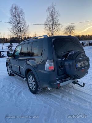 Pelēks Mitsubishi Pajero 2008 Tallina, ar dzinēja tilpumu 3.20 L un nobraukumu 290 tūkst. km par 6300 €, foto 3 vietnē AUTOMOTO.COM.LV
