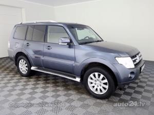 Pelēks Mitsubishi Pajero 2008 Tallina, ar dzinēja tilpumu 3.20 L un nobraukumu 234 tūkst. km par 4999 €, foto  vietnē AUTOMOTO.COM.LV