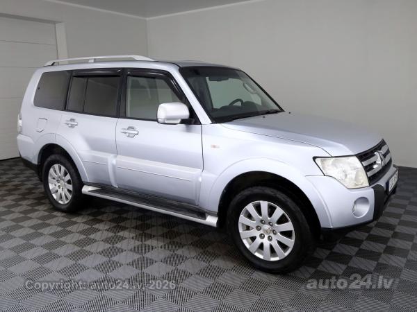 Pelēks Mitsubishi Pajero 2008 Tallina, ar dzinēja tilpumu 3.20 L un nobraukumu 364 tūkst. km par 4999 €, foto 1 vietnē AUTOMOTO.COM.LV