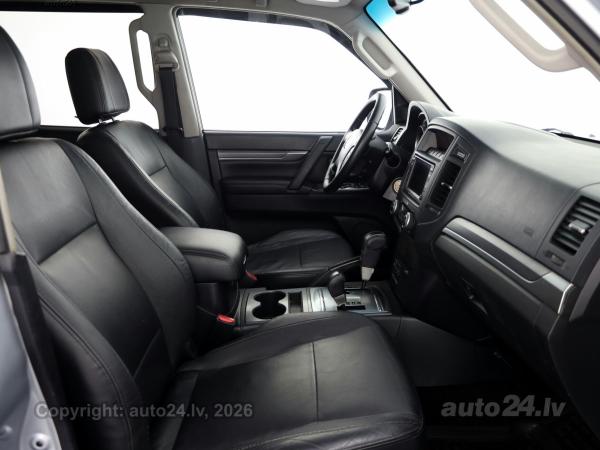 Pelēks Mitsubishi Pajero 2008 Tallina, ar dzinēja tilpumu 3.20 L un nobraukumu 364 tūkst. km par 4999 €, foto 6 vietnē AUTOMOTO.COM.LV