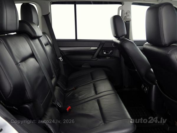 Pelēks Mitsubishi Pajero 2008 Tallina, ar dzinēja tilpumu 3.20 L un nobraukumu 364 tūkst. km par 4999 €, foto 7 vietnē AUTOMOTO.COM.LV