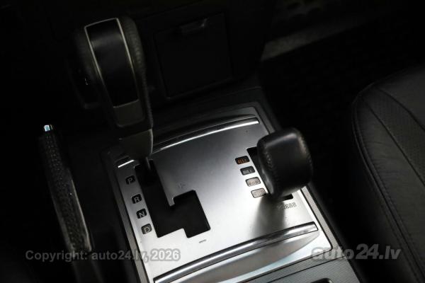 Pelēks Mitsubishi Pajero 2008 Tallina, ar dzinēja tilpumu 3.20 L un nobraukumu 364 tūkst. km par 4999 €, foto 10 vietnē AUTOMOTO.COM.LV