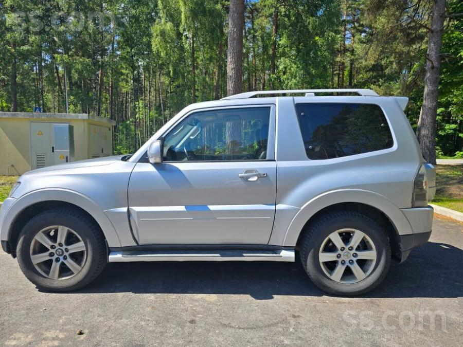 Grey Mitsubishi Pajero 2008 in Riga, with an engine capacity of 3.20 L and mileage of 162 thousand km for 6400 €, photo 3 on AUTOMOTO.COM.LV
