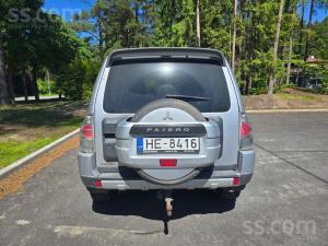 Grey Mitsubishi Pajero 2008 in Riga, with an engine capacity of 3.20 L and mileage of 162 thousand km for 6400 €, photo 5 on AUTOMOTO.COM.LV