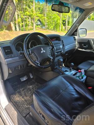Grey Mitsubishi Pajero 2008 in Riga, with an engine capacity of 3.20 L and mileage of 162 thousand km for 6400 €, photo 8 on AUTOMOTO.COM.LV