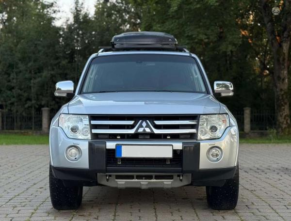 Pelēks Mitsubishi Pajero 2008 Viļņa, ar dzinēja tilpumu 3.20 L un nobraukumu 141 tūkst. km par 7250 €, foto 2 vietnē AUTOMOTO.COM.LV