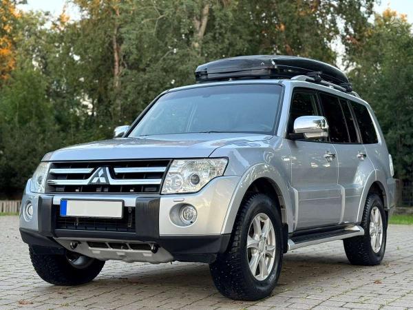 Pelēks Mitsubishi Pajero 2008 Viļņa, ar dzinēja tilpumu 3.20 L un nobraukumu 141 tūkst. km par 7250 €, foto 3 vietnē AUTOMOTO.COM.LV