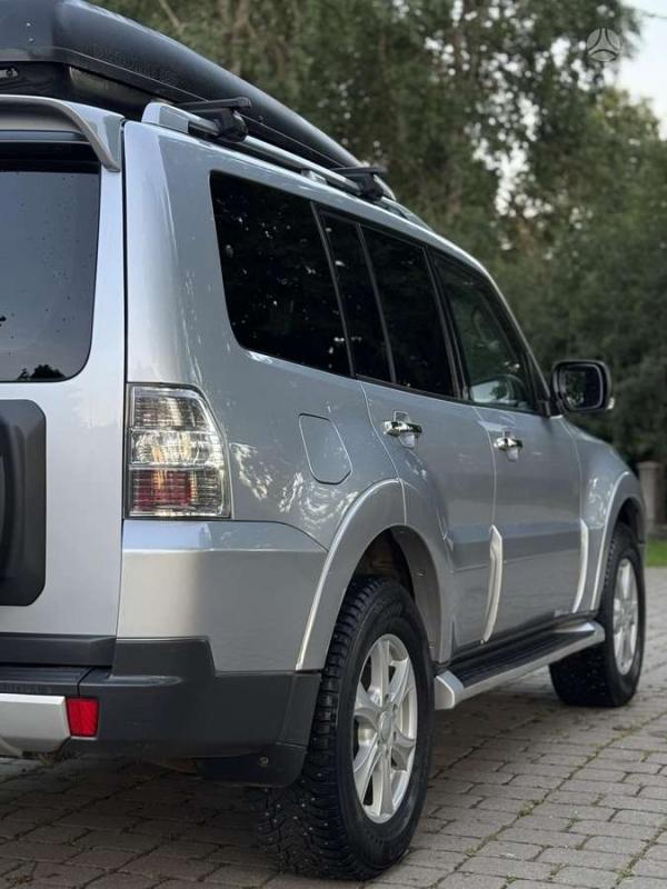 Pelēks Mitsubishi Pajero 2008 Viļņa, ar dzinēja tilpumu 3.20 L un nobraukumu 141 tūkst. km par 7250 €, foto 10 vietnē AUTOMOTO.COM.LV