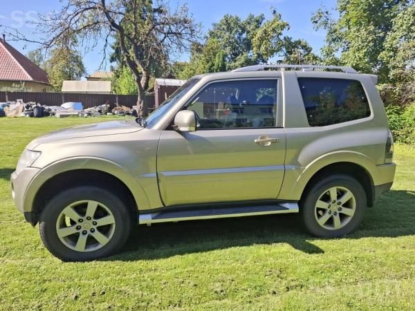 Pelēks Mitsubishi Pajero 2008 Rīga, ar dzinēja tilpumu 3.20 L un nobraukumu 319 tūkst. km par 5250 €, foto 1 vietnē AUTOMOTO.COM.LV