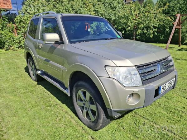 Pelēks Mitsubishi Pajero 2008 Rīga, ar dzinēja tilpumu 3.20 L un nobraukumu 319 tūkst. km par 5250 €, foto 3 vietnē AUTOMOTO.COM.LV