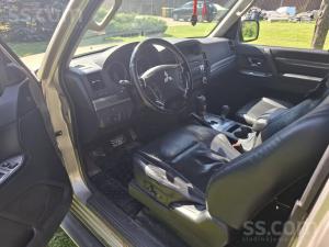 Pelēks Mitsubishi Pajero 2008 Rīga, ar dzinēja tilpumu 3.20 L un nobraukumu 319 tūkst. km par 5250 €, foto 5 vietnē AUTOMOTO.COM.LV