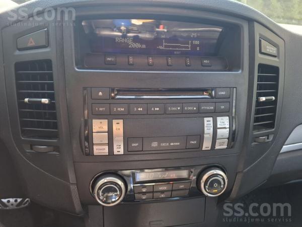 Pelēks Mitsubishi Pajero 2008 Rīga, ar dzinēja tilpumu 3.20 L un nobraukumu 319 tūkst. km par 5250 €, foto 7 vietnē AUTOMOTO.COM.LV
