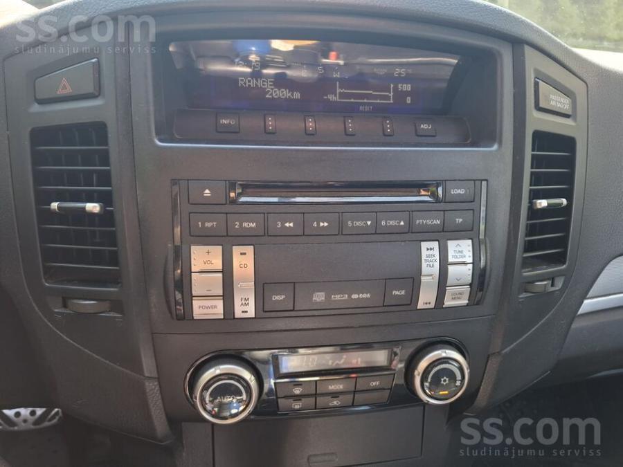 Pelēks Mitsubishi Pajero 2008 Rīga, ar dzinēja tilpumu 3.20 L un nobraukumu 319 tūkst. km par 5250 €, foto 8 vietnē AUTOMOTO.COM.LV
