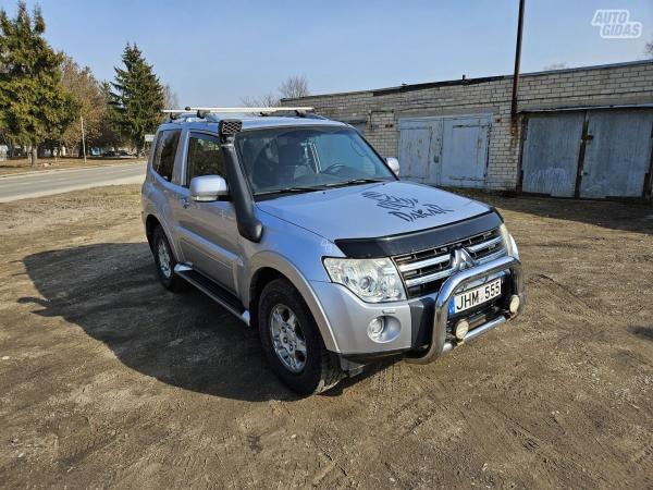 Pelēks Mitsubishi Pajero 2009 Prienai, ar dzinēja tilpumu 3.20 L un nobraukumu 350 tūkst. km par 8500 €, foto 1 vietnē AUTOMOTO.COM.LV