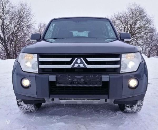 Pelēks Mitsubishi Pajero 2011 Telšiai, ar dzinēja tilpumu 3.20 L un nobraukumu 393 tūkst. km par 10700 €, foto 1 vietnē AUTOMOTO.COM.LV
