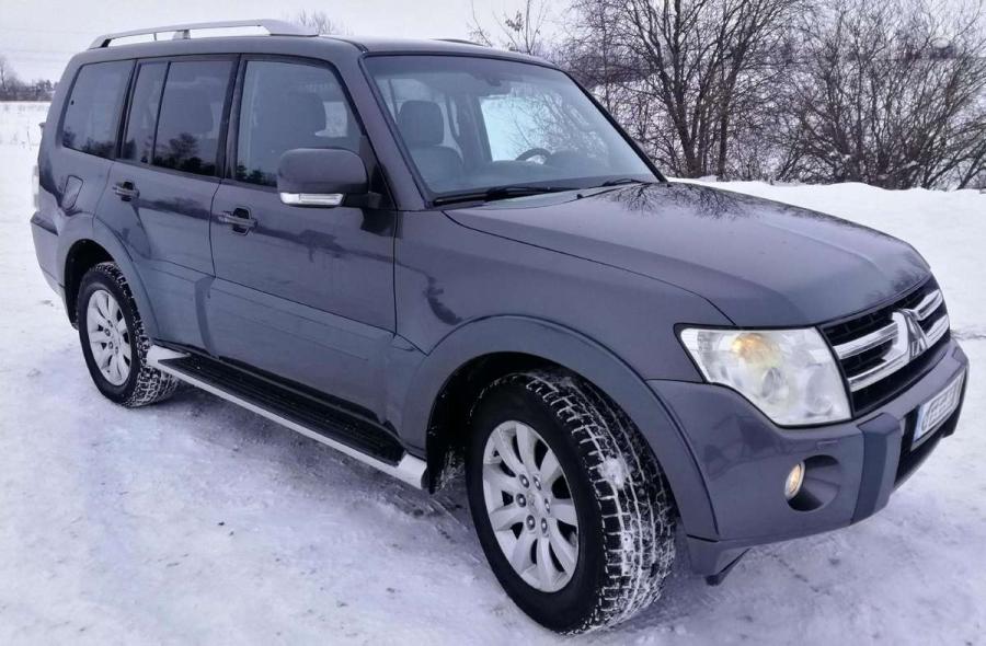 Pelēks Mitsubishi Pajero 2011 Telšiai, ar dzinēja tilpumu 3.20 L un nobraukumu 393 tūkst. km par 10700 €, foto 3 vietnē AUTOMOTO.COM.LV