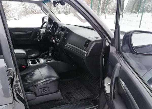 Pelēks Mitsubishi Pajero 2011 Telšiai, ar dzinēja tilpumu 3.20 L un nobraukumu 393 tūkst. km par 10700 €, foto 10 vietnē AUTOMOTO.COM.LV