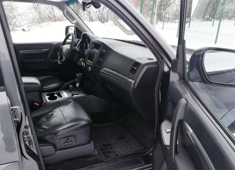 Pelēks Mitsubishi Pajero 2011 Telšiai, ar dzinēja tilpumu 3.20 L un nobraukumu 393 tūkst. km par 10700 €, foto 10 vietnē AUTOMOTO.COM.LV