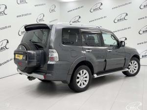 Grey Mitsubishi Pajero 2011 in Vilnius, with an engine capacity of 3.20 L and mileage of 310 thousand km for 6900 €, photo 4 on AUTOMOTO.COM.LV