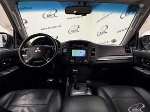 Grey Mitsubishi Pajero 2011 in Vilnius, with an engine capacity of 3.20 L and mileage of 310 thousand km for 6900 €, photo 5 on AUTOMOTO.COM.LV