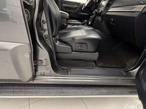 Grey Mitsubishi Pajero 2011 in Vilnius, with an engine capacity of 3.20 L and mileage of 310 thousand km for 6900 €, photo 8 on AUTOMOTO.COM.LV