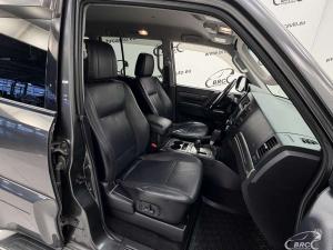 Grey Mitsubishi Pajero 2011 in Vilnius, with an engine capacity of 3.20 L and mileage of 310 thousand km for 6900 €, photo 9 on AUTOMOTO.COM.LV
