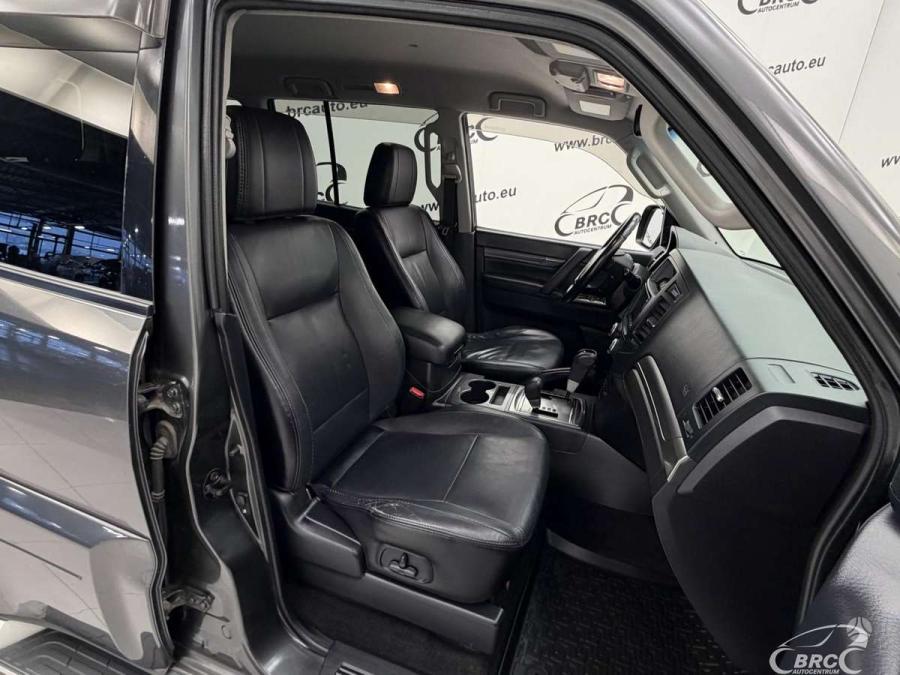 Grey Mitsubishi Pajero 2011 in Vilnius, with an engine capacity of 3.20 L and mileage of 310 thousand km for 6900 €, photo 9 on AUTOMOTO.COM.LV