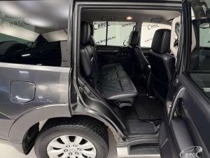 Grey Mitsubishi Pajero 2011 in Vilnius, with an engine capacity of 3.20 L and mileage of 310 thousand km for 6900 €, photo 11 on AUTOMOTO.COM.LV
